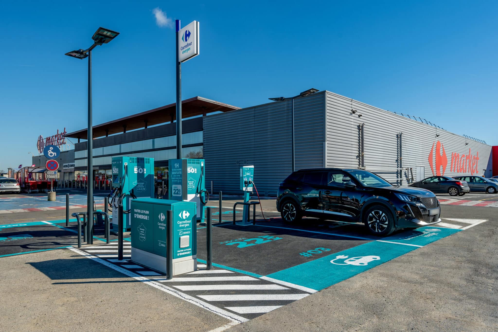 IES Synergy et Driveco électrisent les parkings Carrefour Market